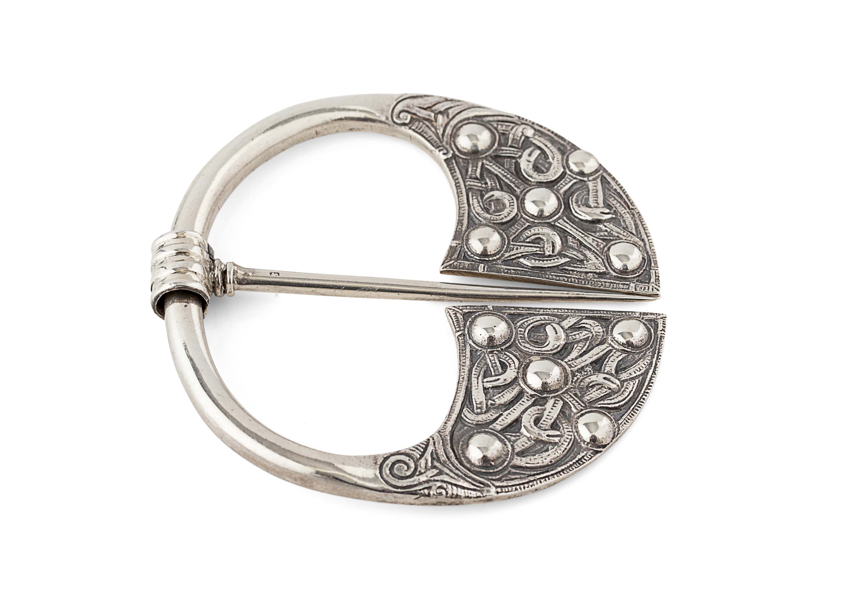 IONA - A RARE SCOTTISH PROVINCIAL PENANNULAR BROOCH | 12 August 2015
