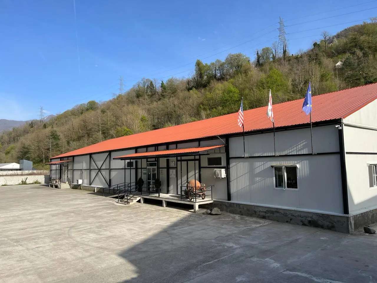 მშრალი ხილის საწარმო ეძებს ბიზნეს პარტნიორს რომელიც ტყლაპს აწარმოებს