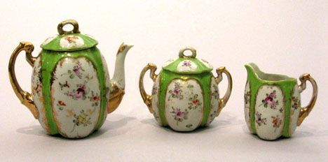 Past auction: A Japanese three piece tea service 20th century ...
